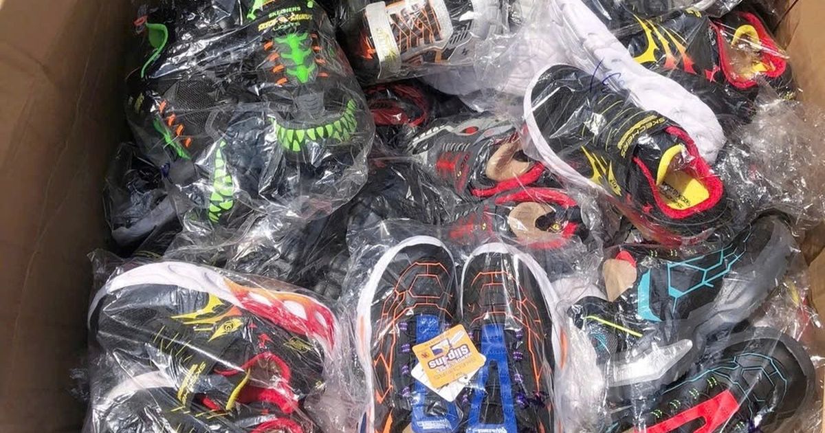 Bắt lô hàng thời trang 17 tỷ giả thương hiệu MLB, Hugo Boss, Armani tại TP.HCM